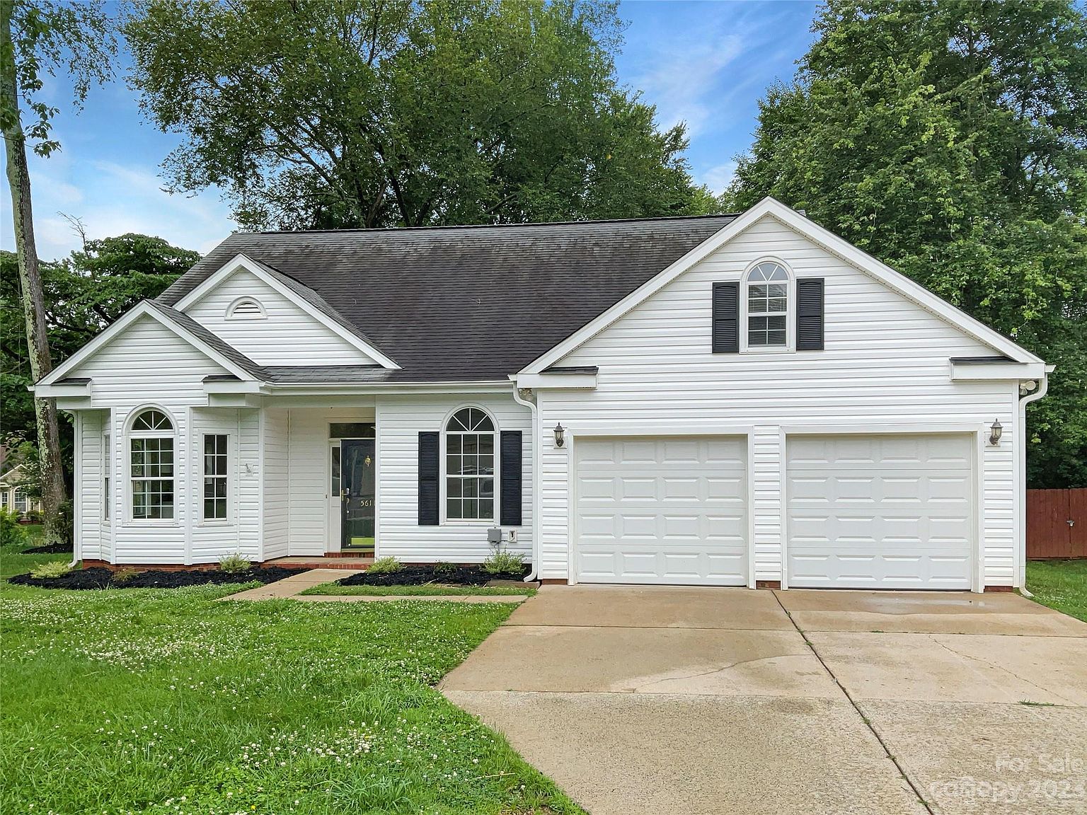 5611 Cherry Bluff Ct, Charlotte, NC 28216 | Zillow