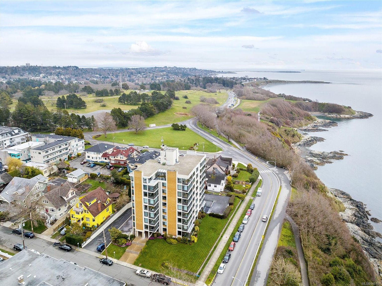 670 Dallas Rd #303, Victoria, BC V8V 1B7 | MLS #945197 | Zillow