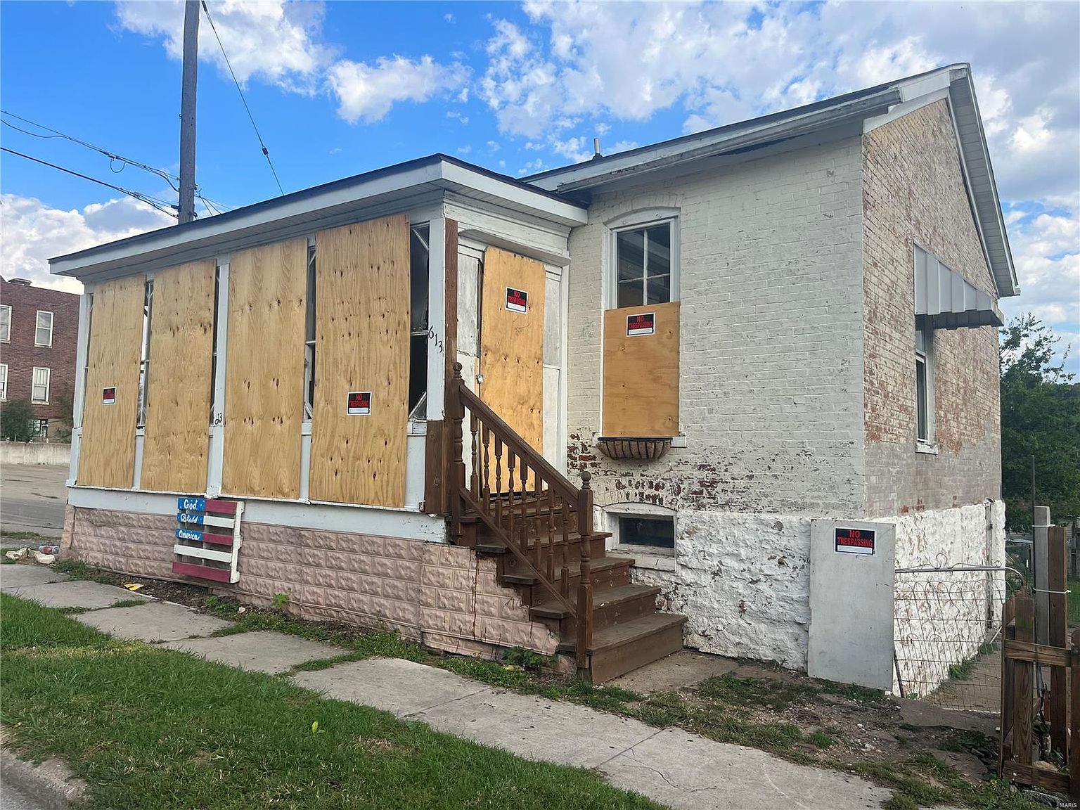 613 Lyon St, Hannibal, MO 63401 | MLS #23058280 | Zillow