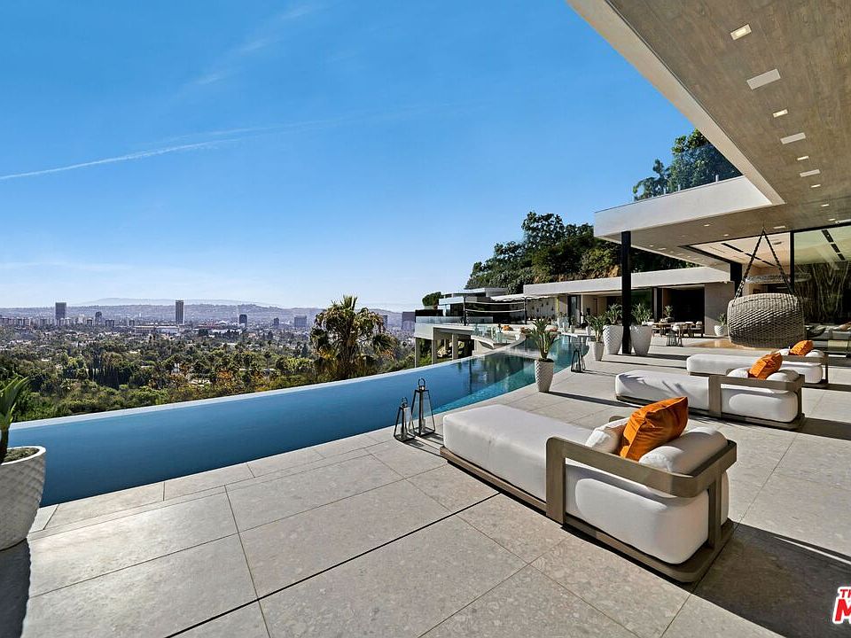 9330 Flicker Way, West Hollywood, CA 90069 | MLS #25520565 | Zillow