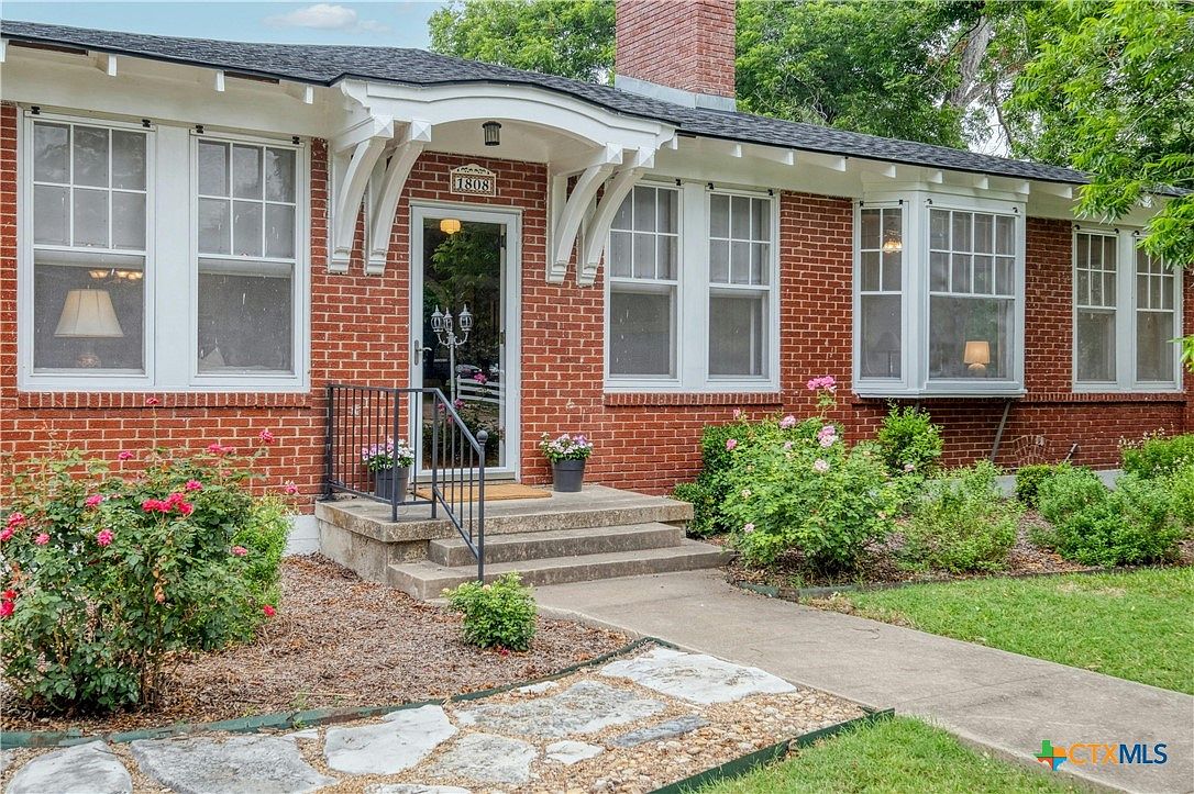 1808 W Lake Dr, Taylor, TX 76574 | Zillow