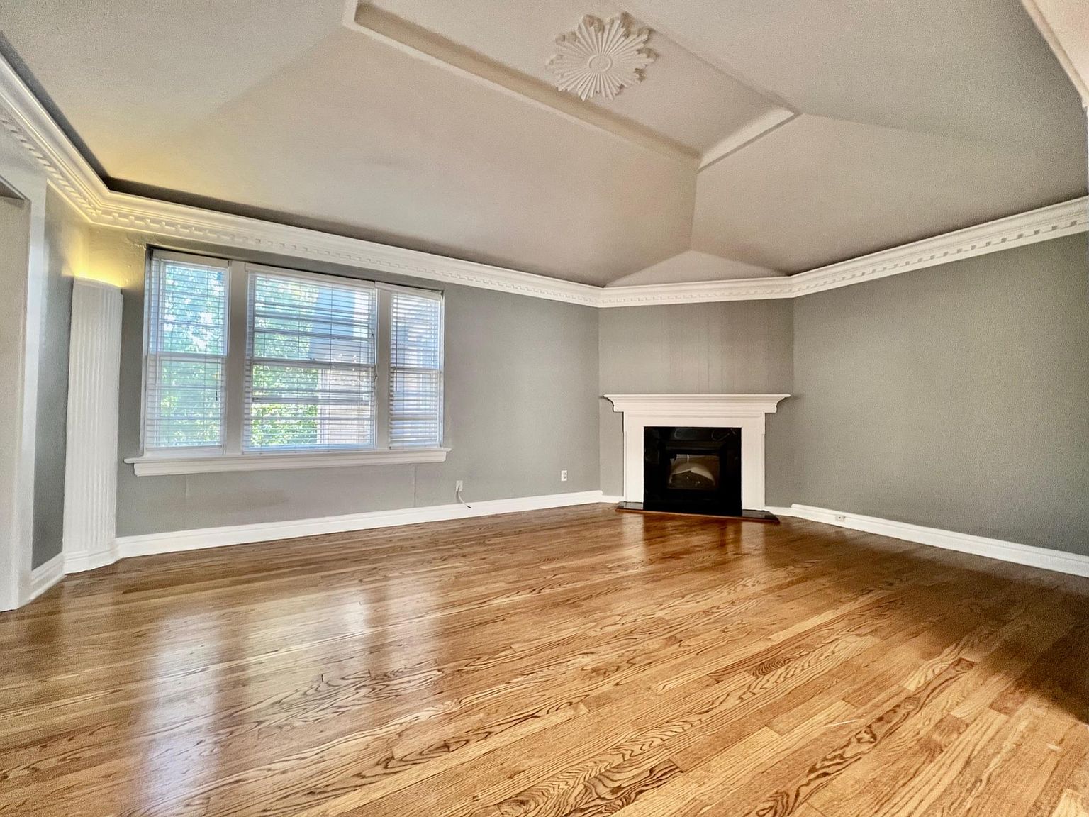 7544 York Dr, Saint Louis, MO 63105 | Zillow