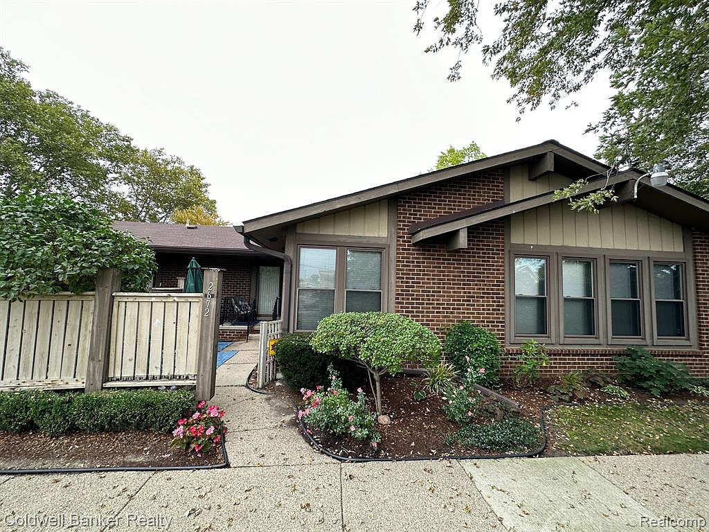2672 Roundtree Dr, Troy, MI 48083 | Zillow