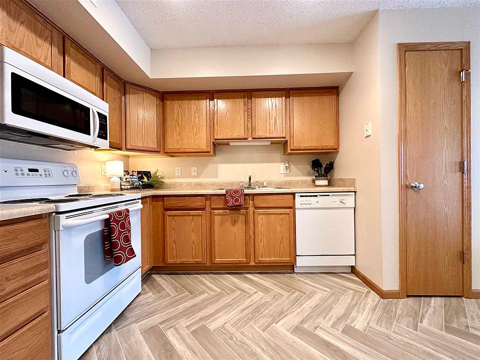 3131 Samuel Ct SW, Cedar Rapids, IA 52404 | Zillow