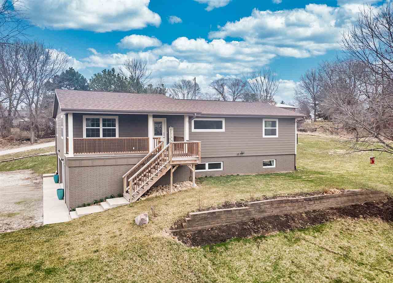 1311 Stoney Point Rd NW, Cedar Rapids, IA 52405 | Zillow