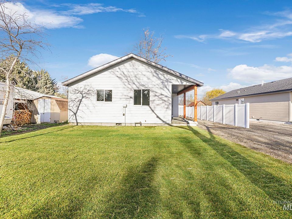 1017 Colorado St, Gooding, ID 83330 | Zillow