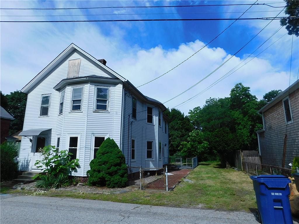 84 Spruce St, Warwick, RI 02886 | Zillow