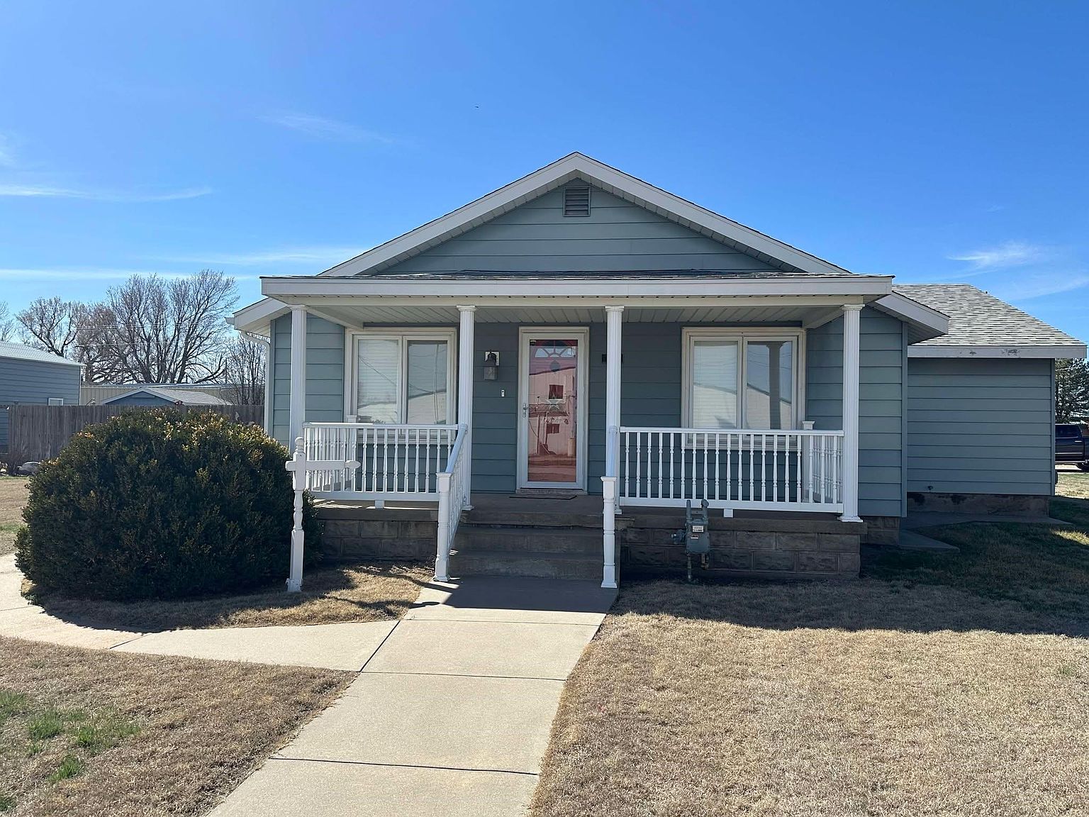 806 Capital Ave, Kinsley, KS 67547 | Zillow