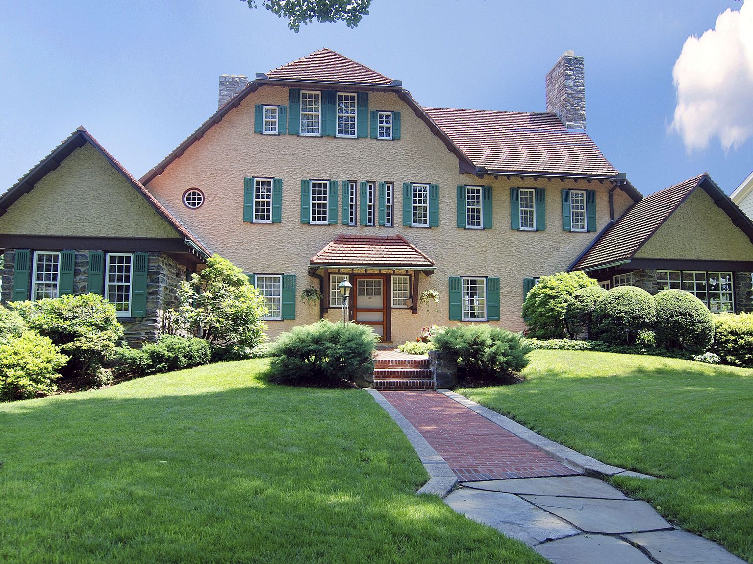 142 Sutton Manor Rd, New Rochelle, NY 10801 | Zillow