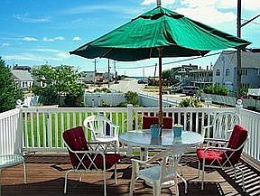 37 Hooksett St, Seabrook, NH 03874 | Zillow