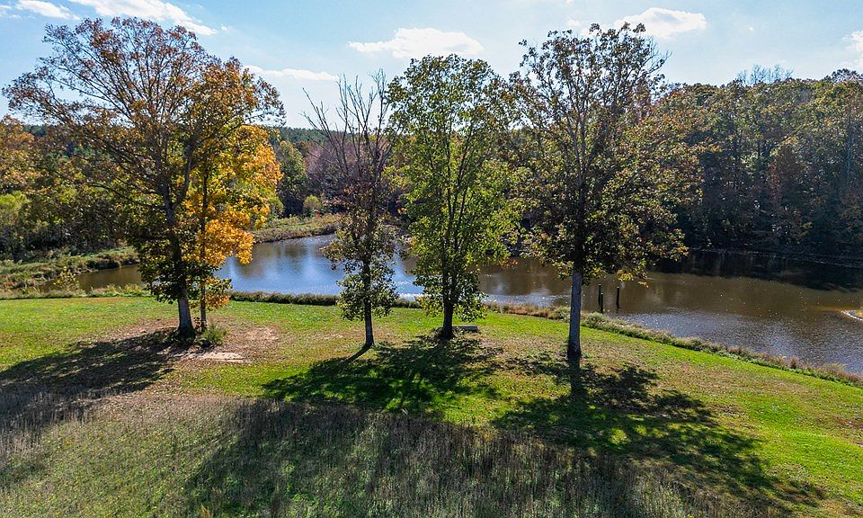 2024 Traffic Rd, Chase City, VA 23924 | Zillow