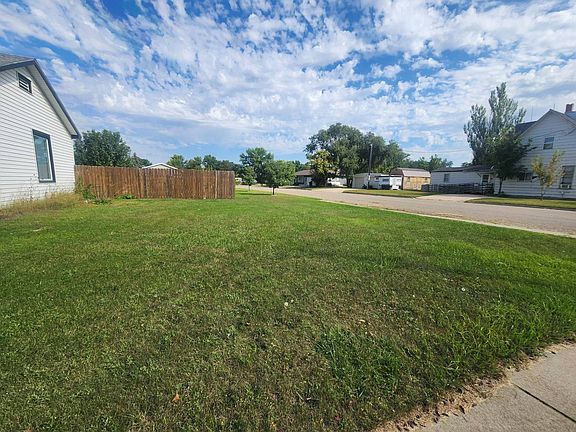225 E 6th St, Miller, SD 57362 | MLS #11214757 | Zillow