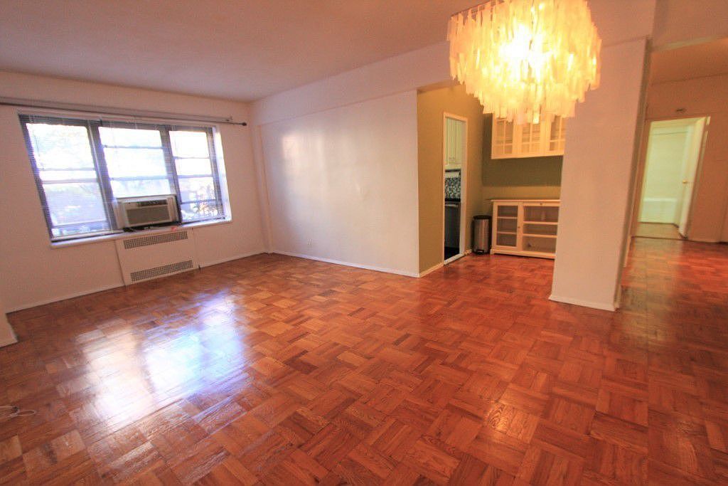 6776 Booth St APT 1F, Flushing, NY 11375 | Zillow