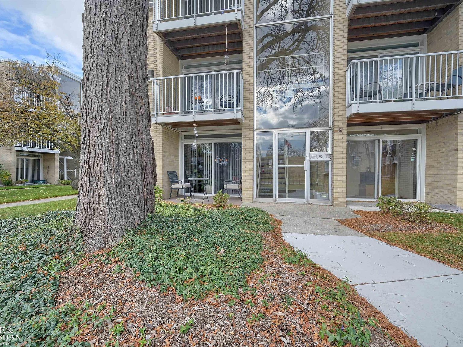 4913 Crooks Rd, Royal Oak, MI 48073 | MLS #50126791 | Zillow