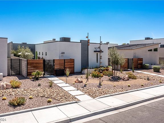 1319 S 8th St, Las Vegas, NV 89104 | Zillow