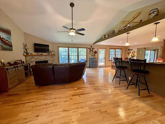 6262 North Lochwood Drive, Janesville, WI 53545 | MLS #1963334 | Zillow
