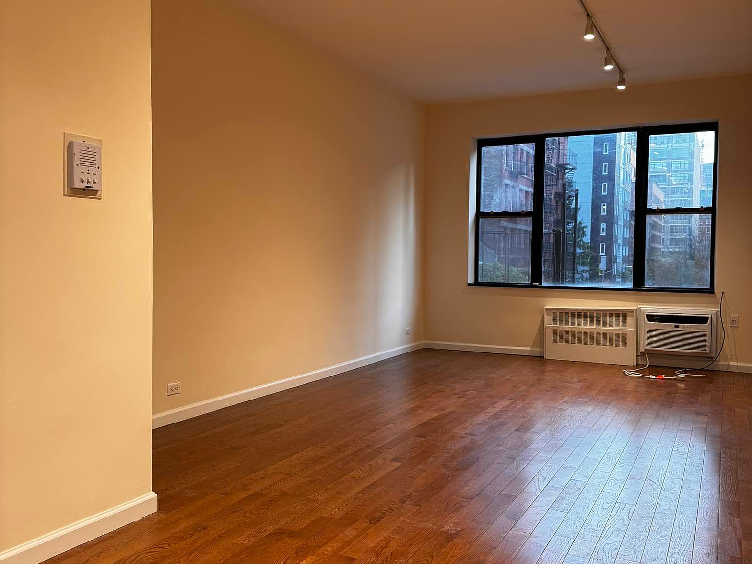 305 Spring St APT 2B, New York, NY 10013 | Zillow
