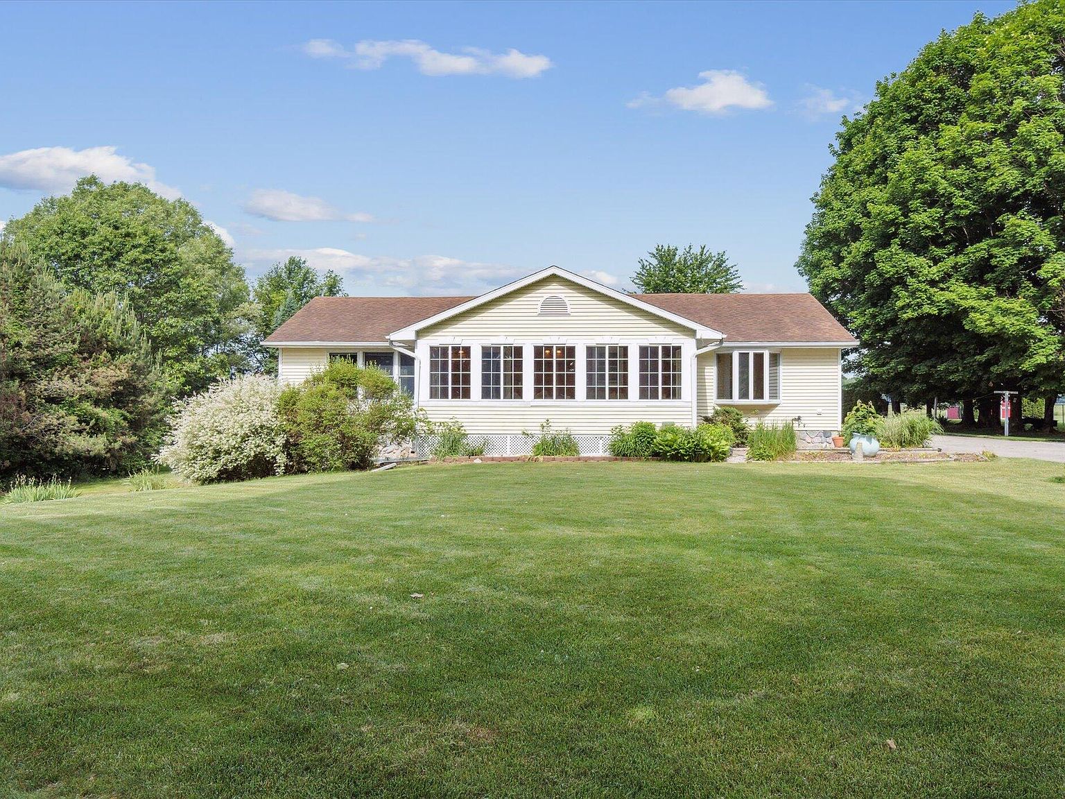 6726 Cooper St, Jackson, MI 49201 | Zillow
