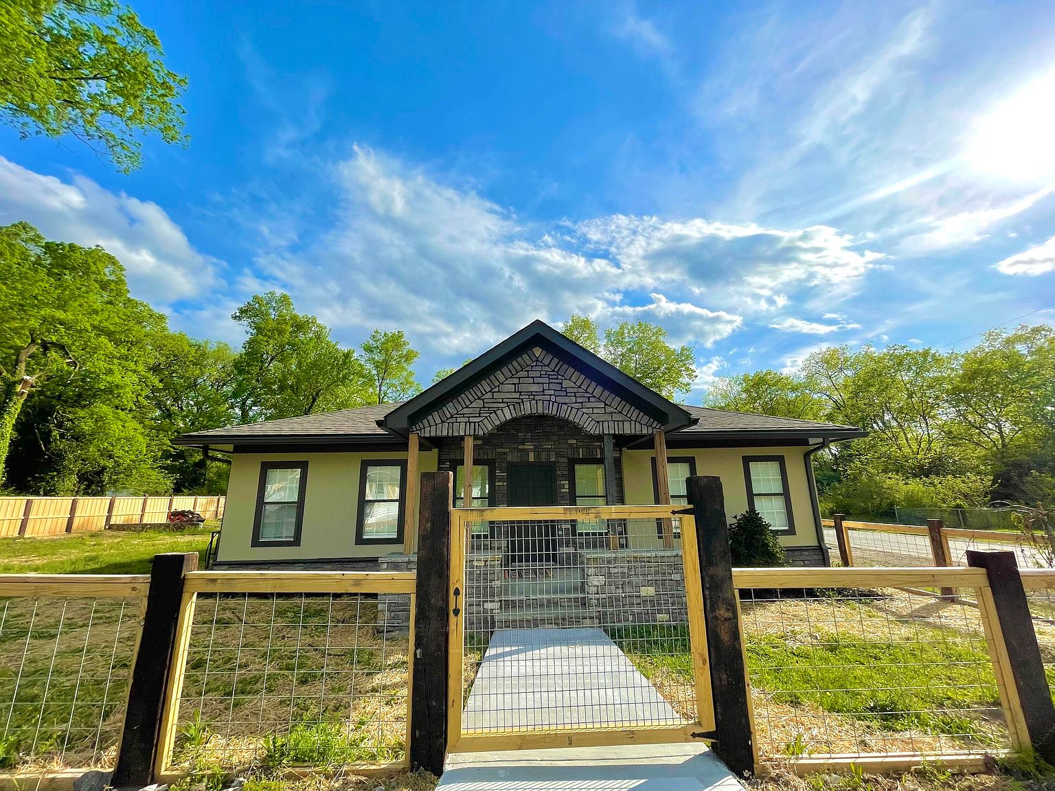 2300 Gilbert St, Chattanooga, TN 37406 | Zillow