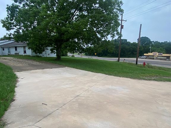 300 S Texas St, Emory, TX 75440 | MLS #20929266 | Zillow