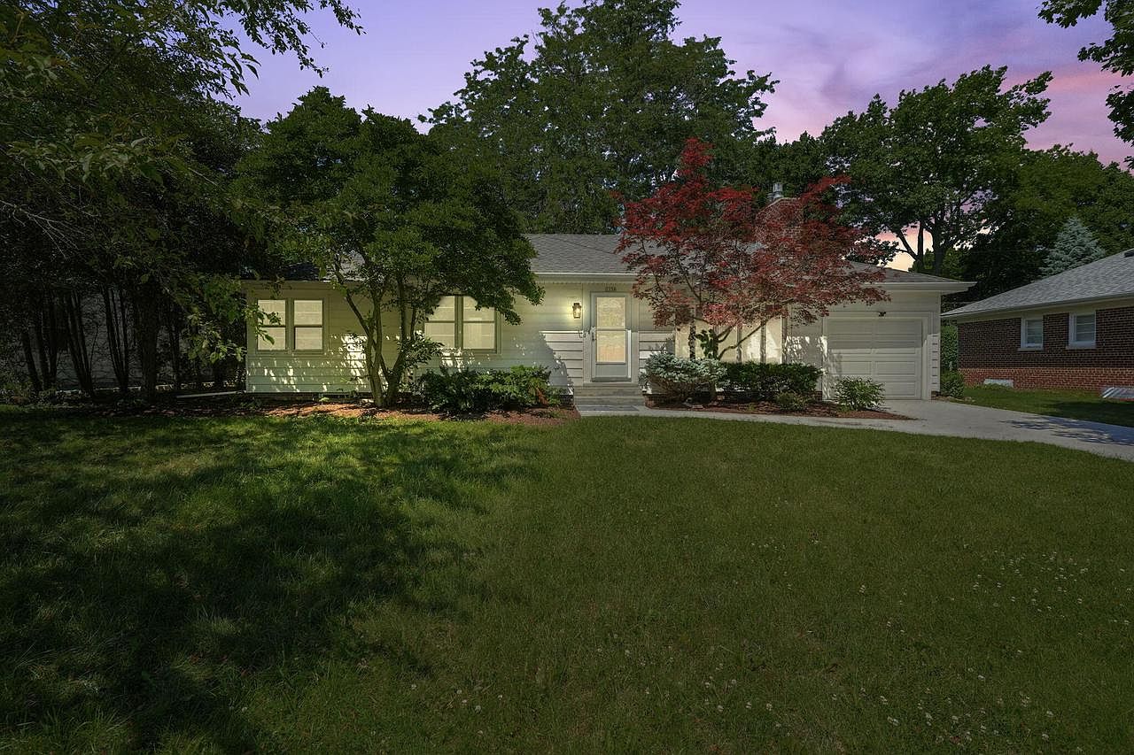 1138 East Colonial DRIVE, Racine, WI 53405 | Zillow