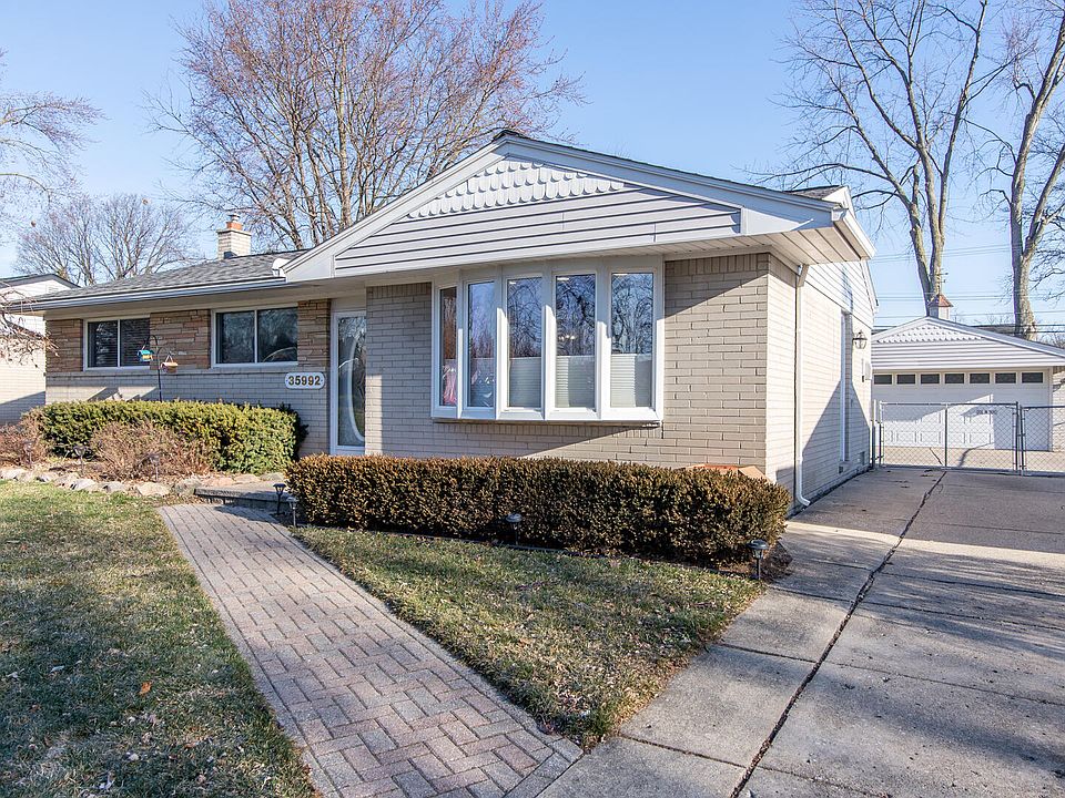 35992 Dover St, Livonia, MI 48150 | Zillow