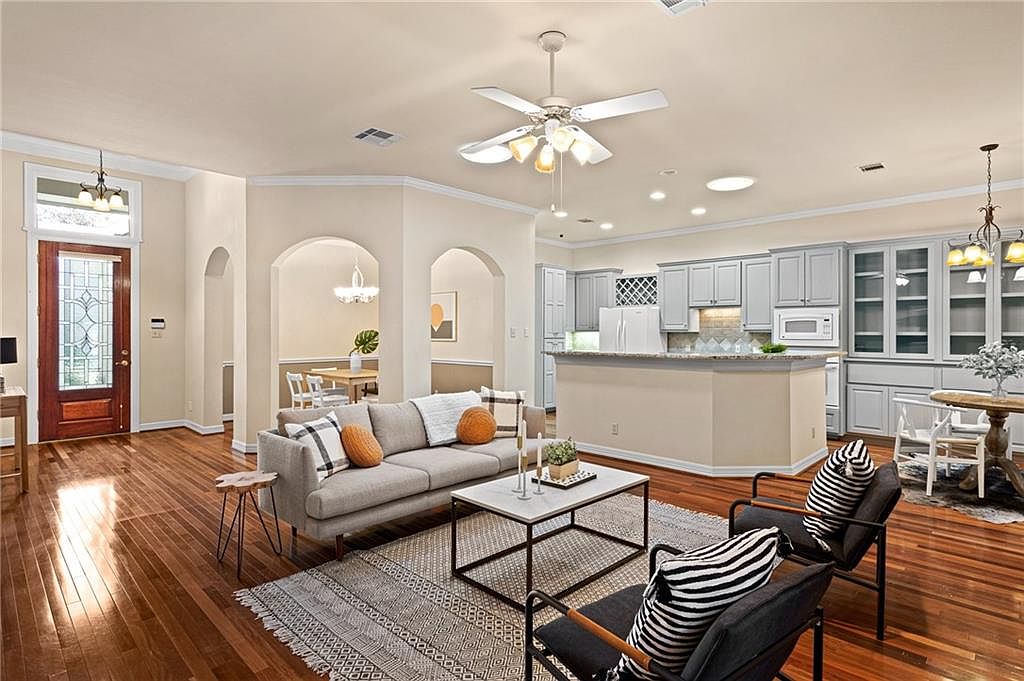 7904 Moritz Ln, Austin, TX 78731 | Zillow