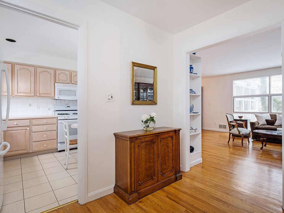 90 Daisy Farms Dr, New Rochelle, NY 10804 | Zillow