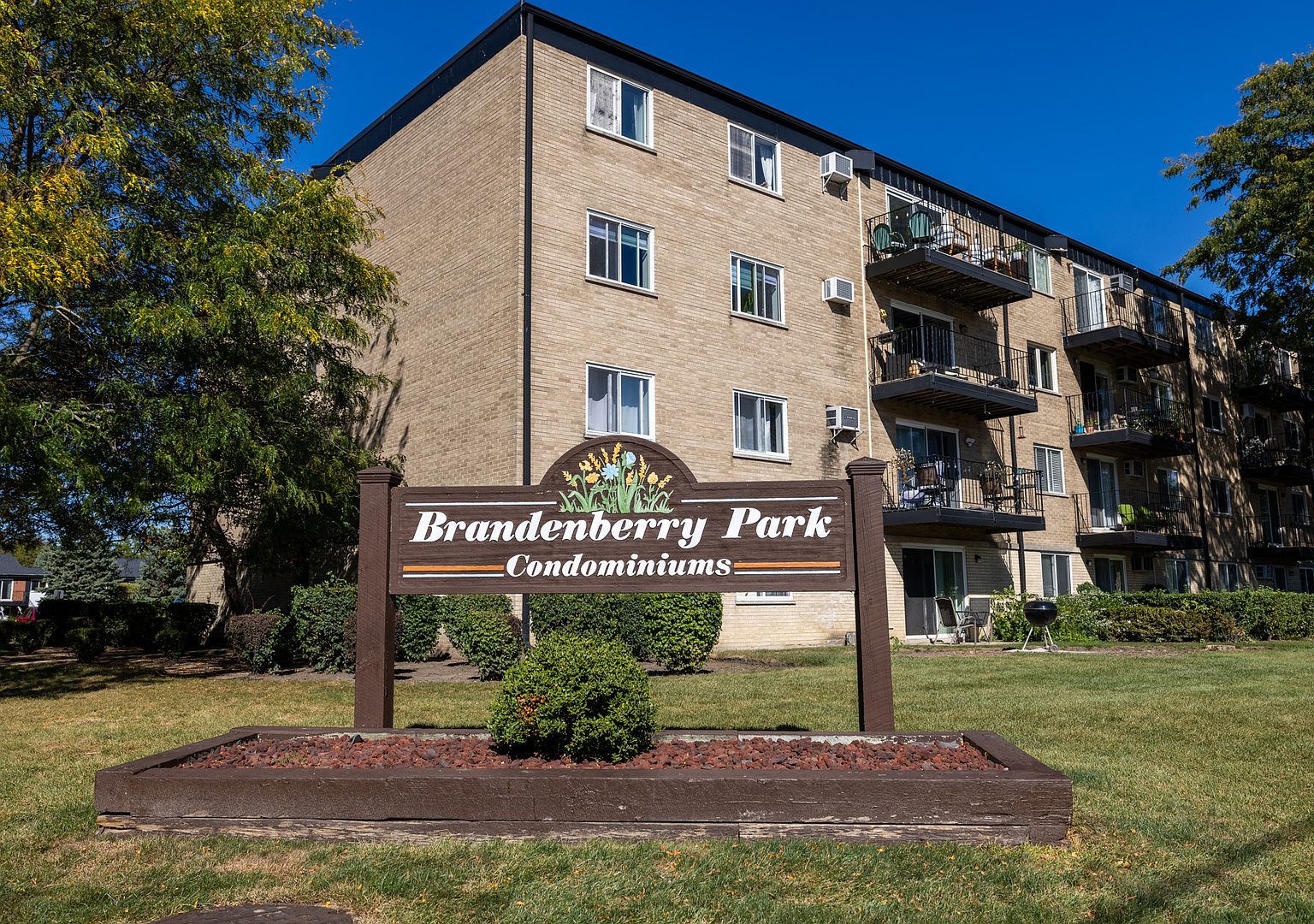 2424 E Oakton St APT 3J, Arlington Heights, IL 60005 | Zillow