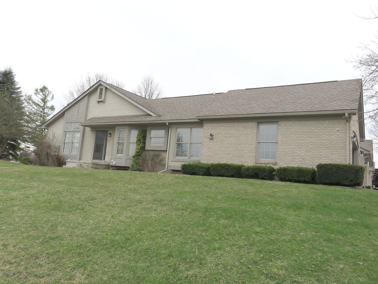 2492 Westmont Cir #11, Sterling Heights, MI 48310 | Zillow