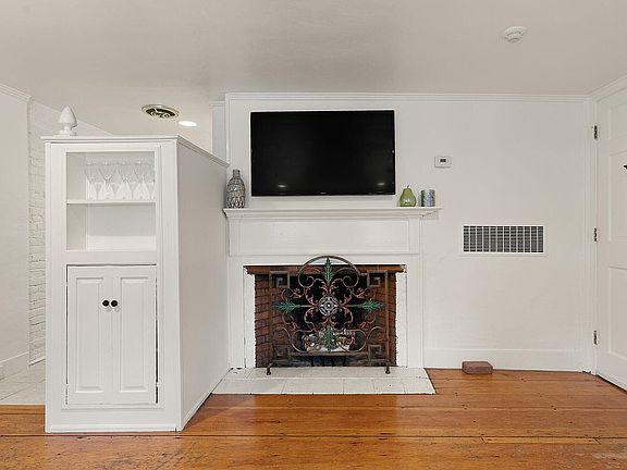 218 Washington St, Marblehead, MA 01945 | Zillow