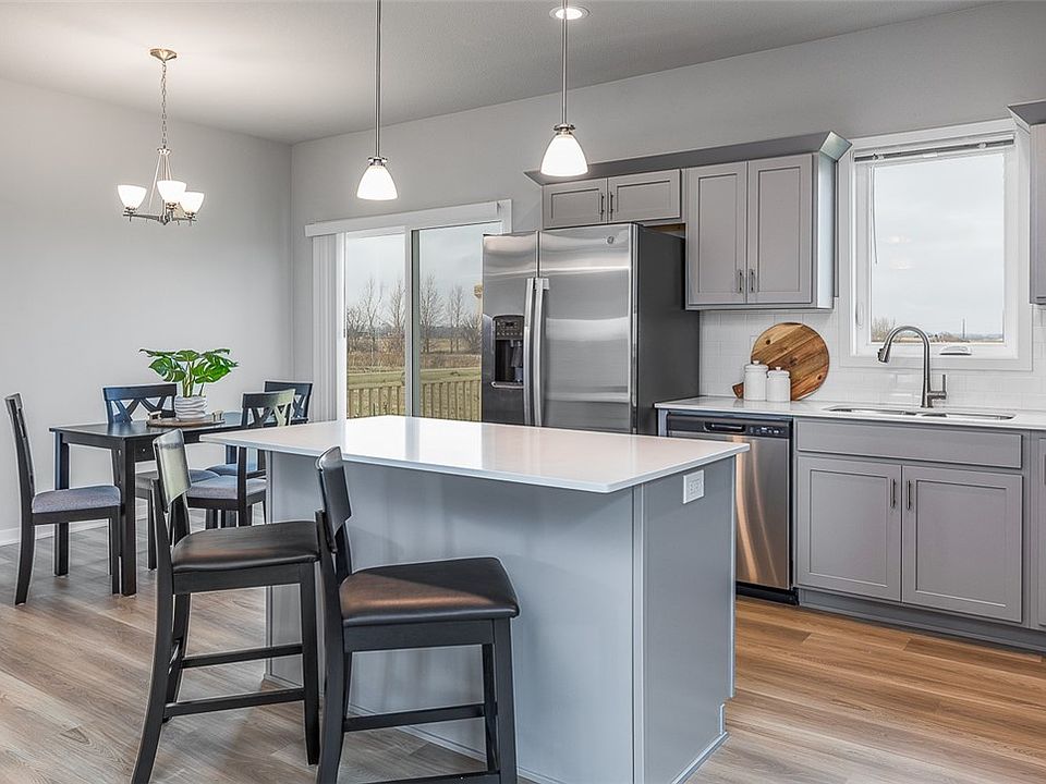 16659 Mill Pond Dr, Urbandale, IA 50323 | Zillow
