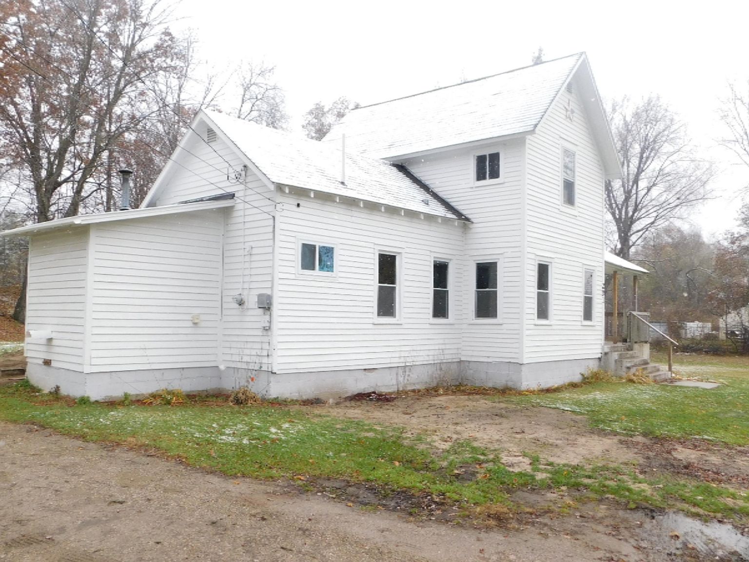 201 Curve St, Newaygo, MI 49337 | Zillow