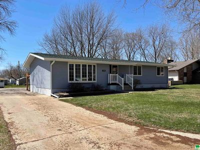 1128 Oneida St, Storm Lake, IA 50588 | MLS #820540 | Zillow