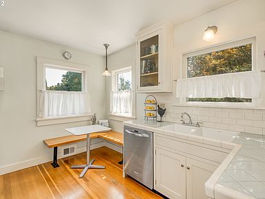 7723 SE Clay St, Portland, OR 97215 | Zillow