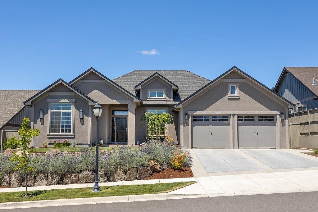 3925 Calle Vista Dr, Medford, OR 97504 | Zillow