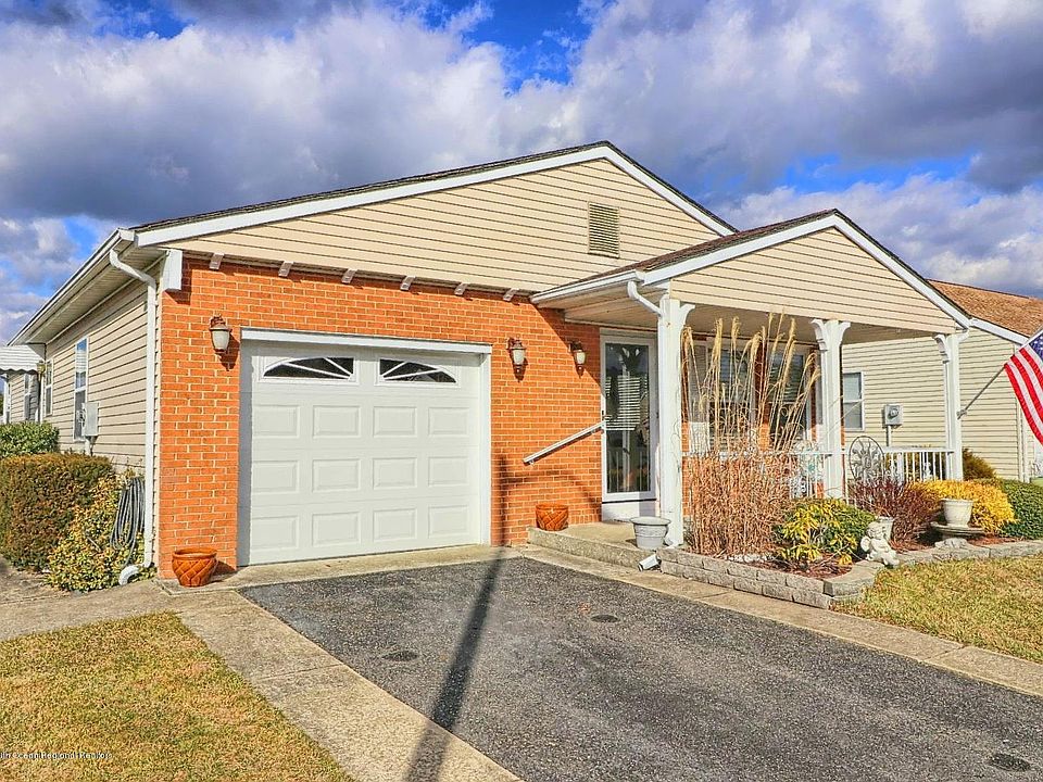 32 Prince Charles Dr, Toms River, NJ 08757 | Zillow 32 Prince Charles Dr, Toms River, NJ 08757 | Zillow