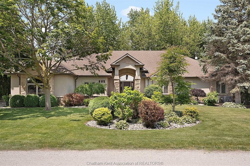 335 Island Cres, Lakeshore, ON N0P 2L0 | MLS #25015219 | Zillow