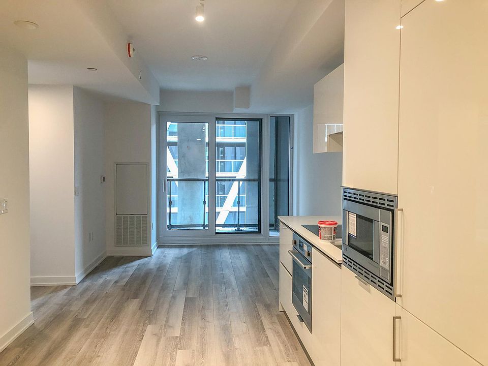 238 Simcoe St Toronto ON | Zillow