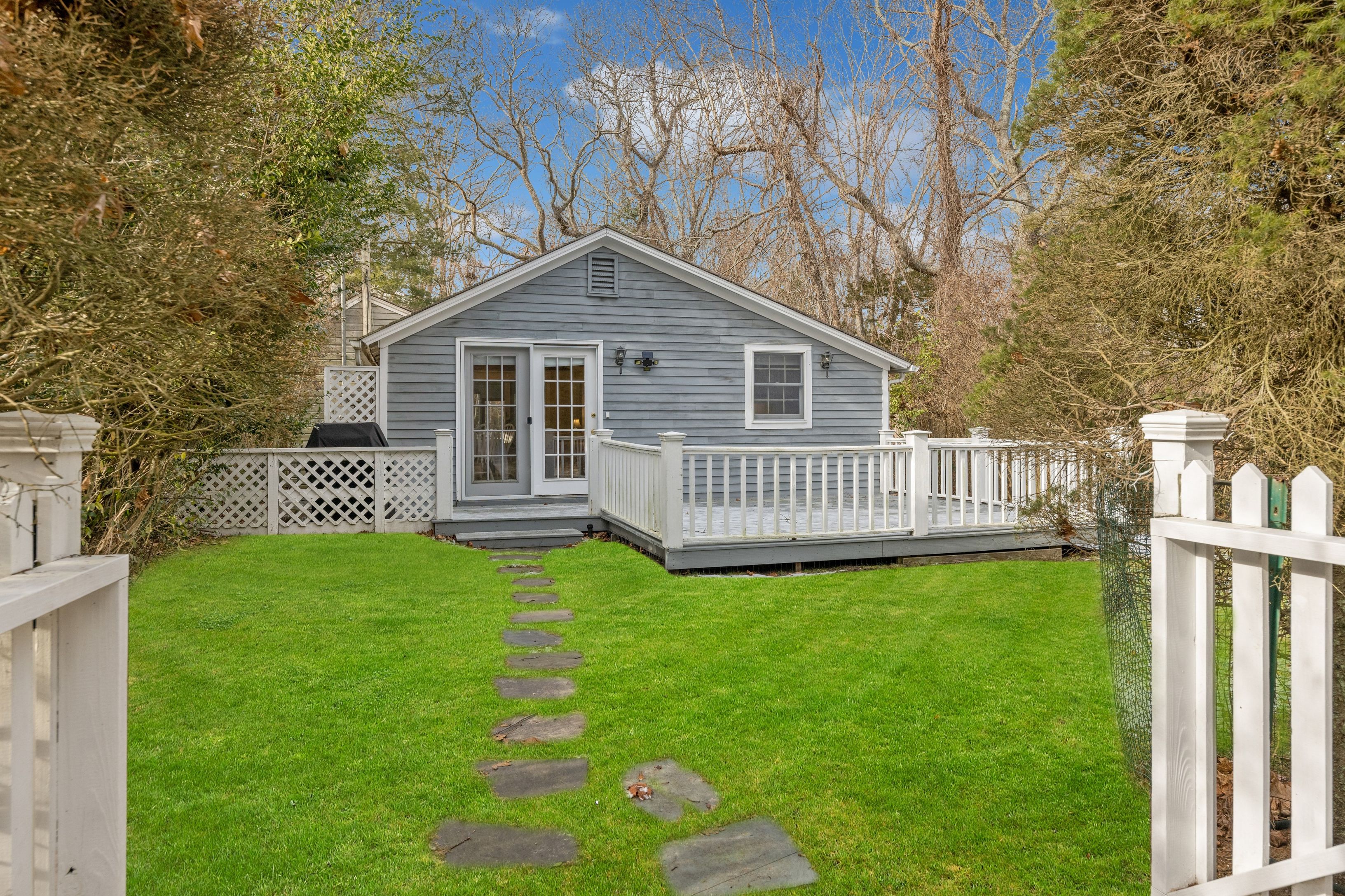 31 Wainscott Stone Rd (Cottage), Wainscott, NY 11975 | Out East