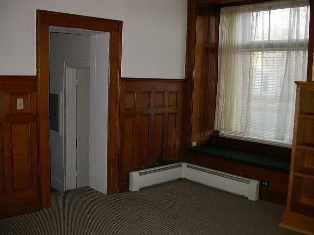 218 Broad St APT 2, Oneida, NY 13421 | Zillow