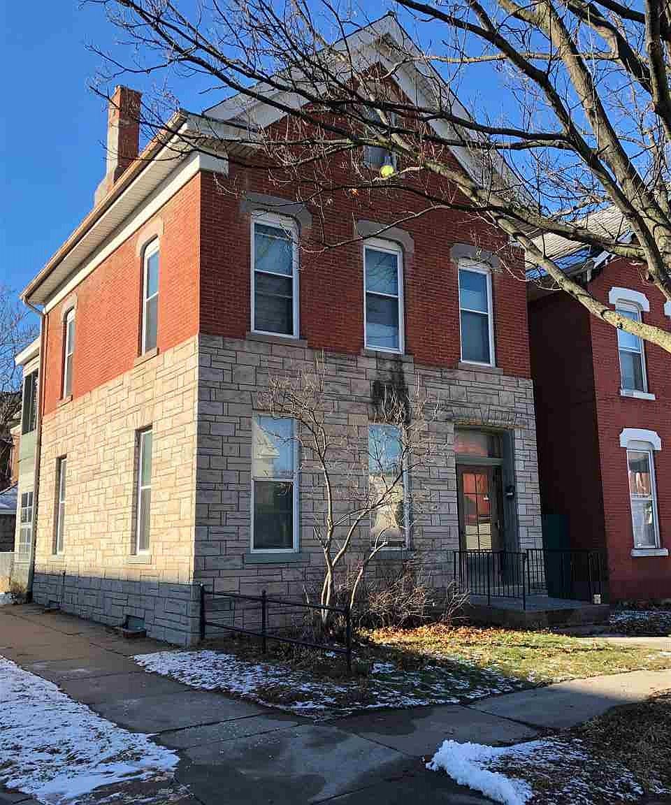 1805 Jackson St, Dubuque, IA 52001 | Zillow