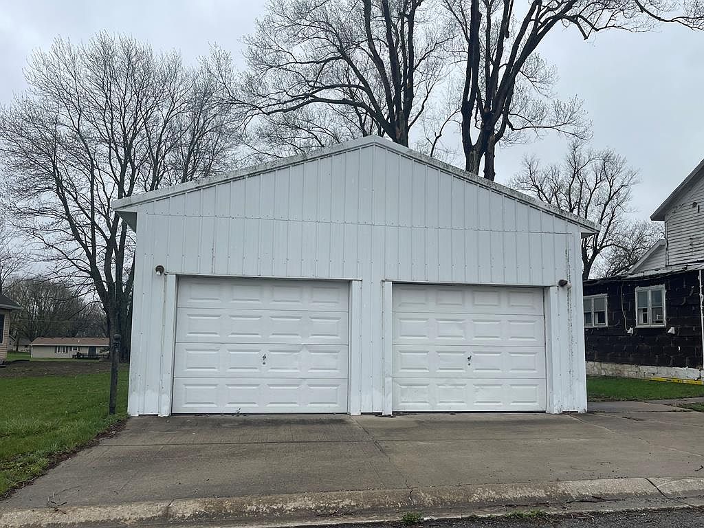 302 Little Brick St, Cameron, MO 64429 | MLS #37829 | Zillow