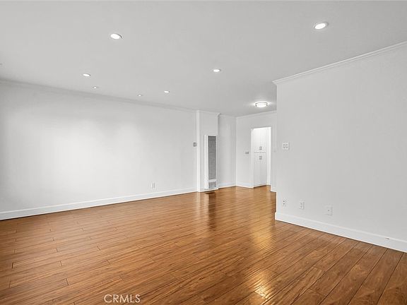2431 3rd St APT 2, Santa Monica, CA 90405 | MLS #SR25050377 | Zillow