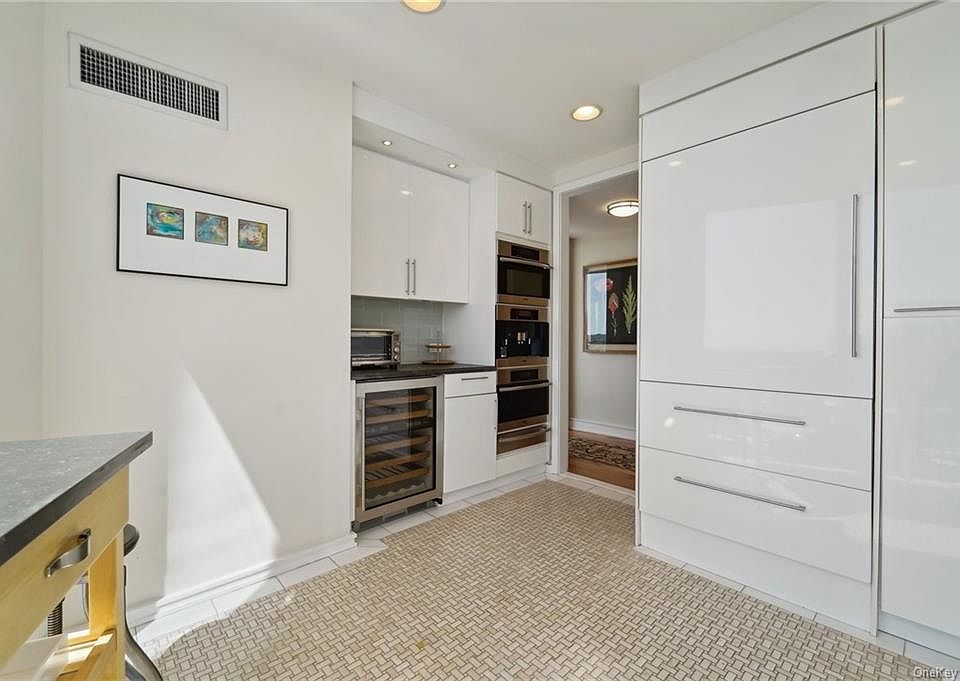 1 Renaissance Sq White Plains NY | Zillow