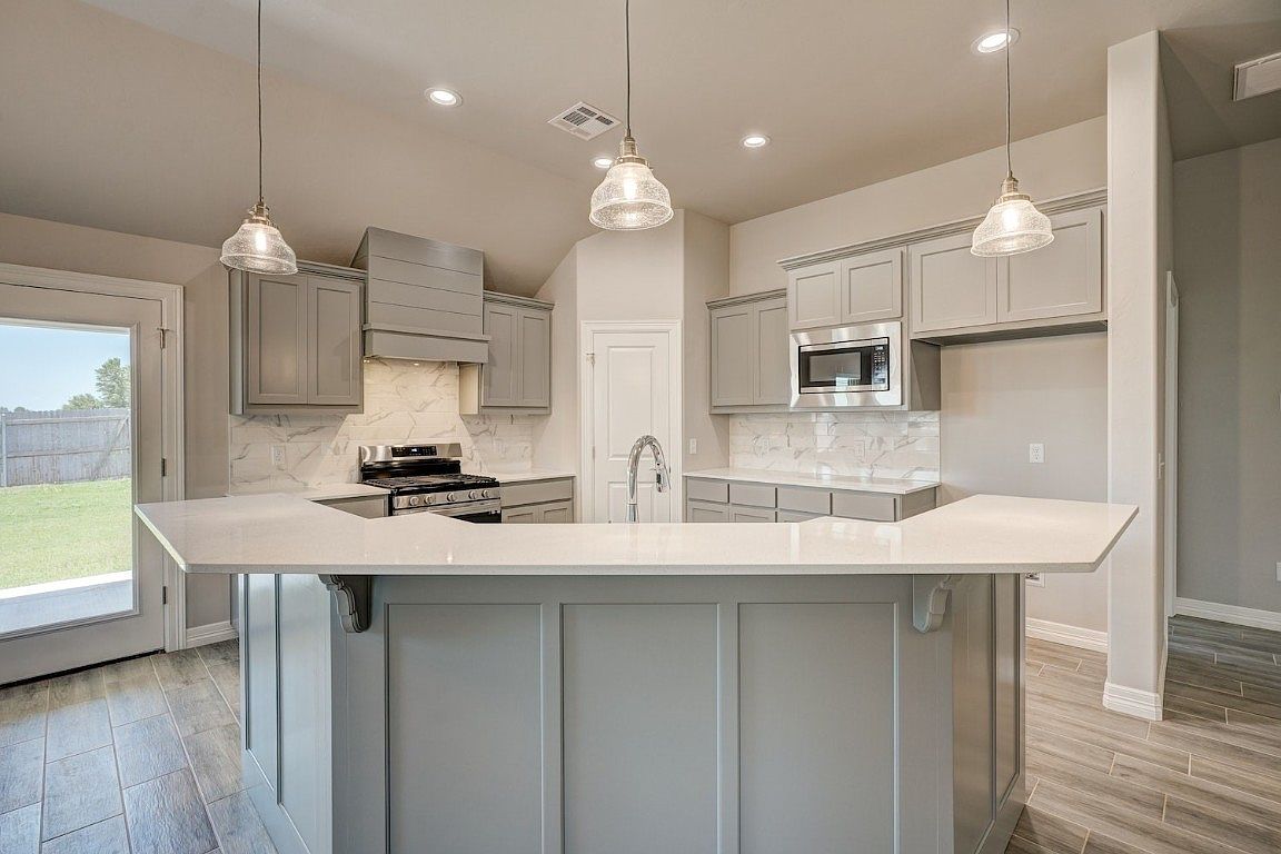 11108 SW 36th St, Yukon, OK 73099 | Zillow