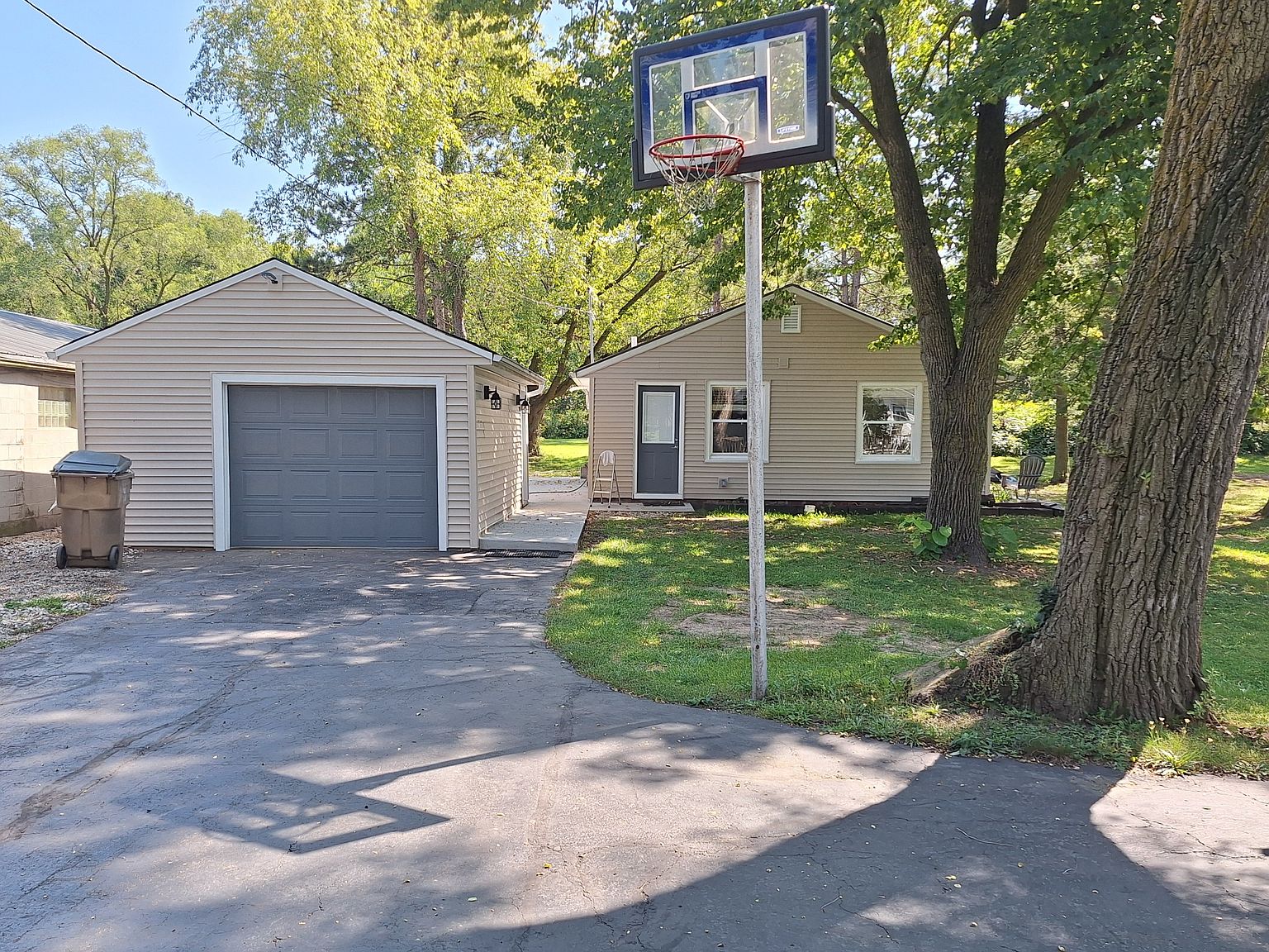 9141 39th Ave, Kenosha, WI 53142 | Zillow