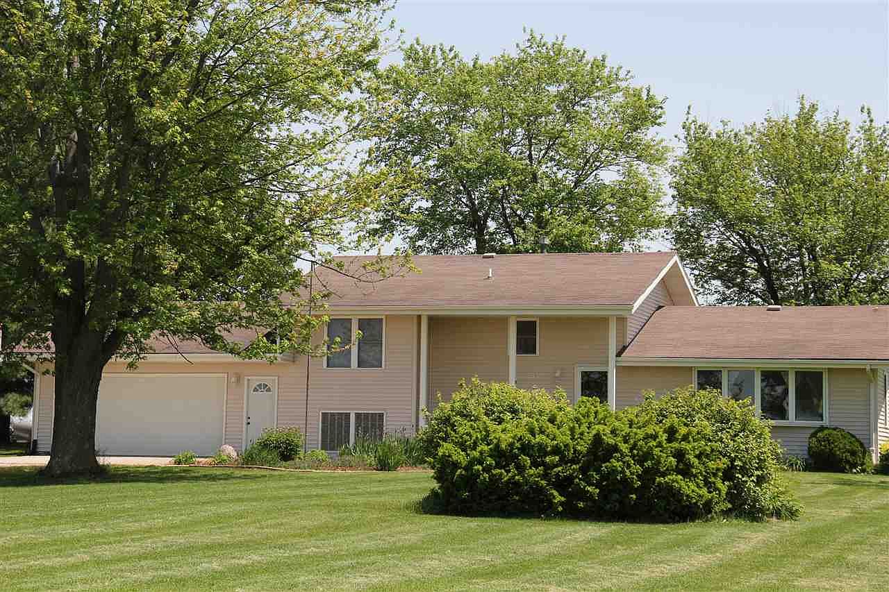 1683 Sweetland Acres Ln, Muscatine, IA 52761 | Zillow