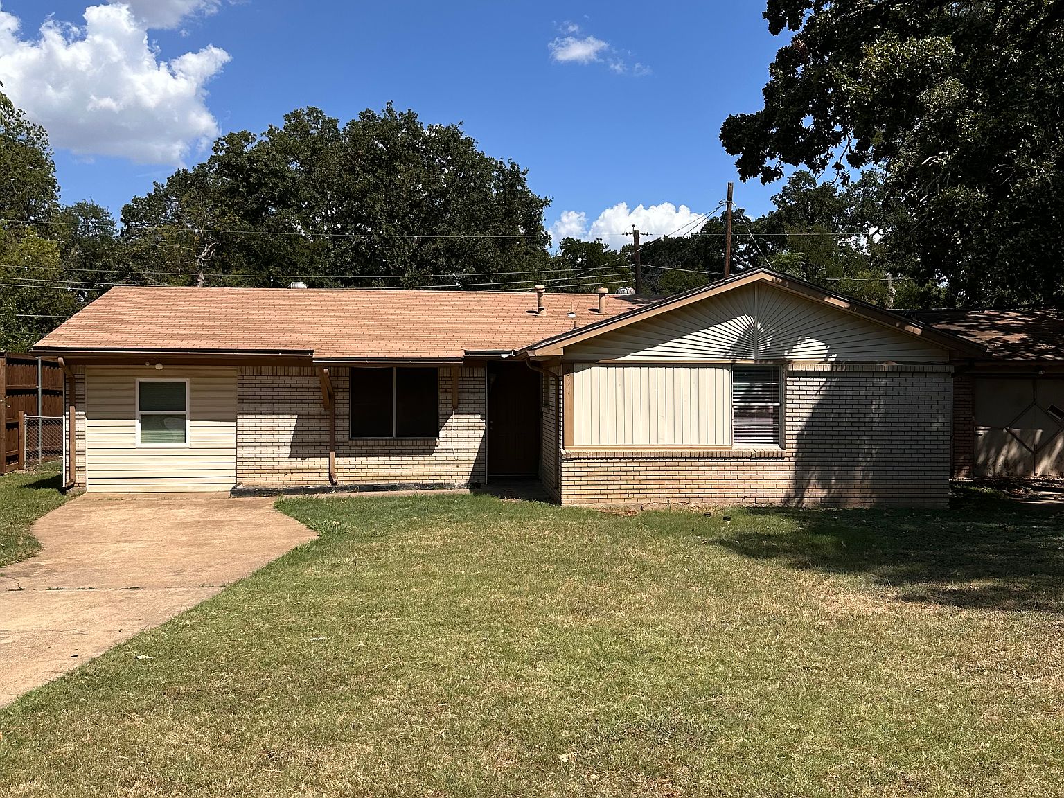 811 N L Robinson Dr, Arlington, TX 76011 | Zillow