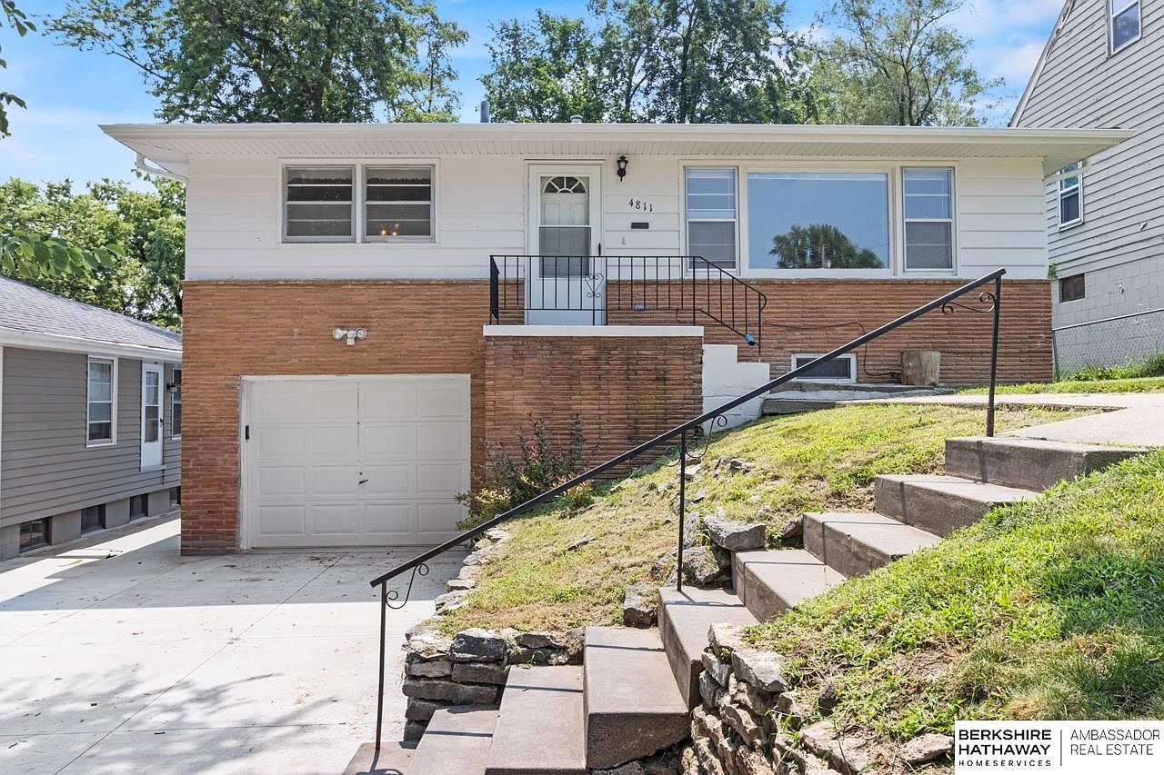 4811 Manderson St, Omaha, NE 68104 | Zillow